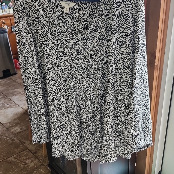 Terra & Sky | Tops | Terra Sky Black And White Patterned Blouse | Poshmark